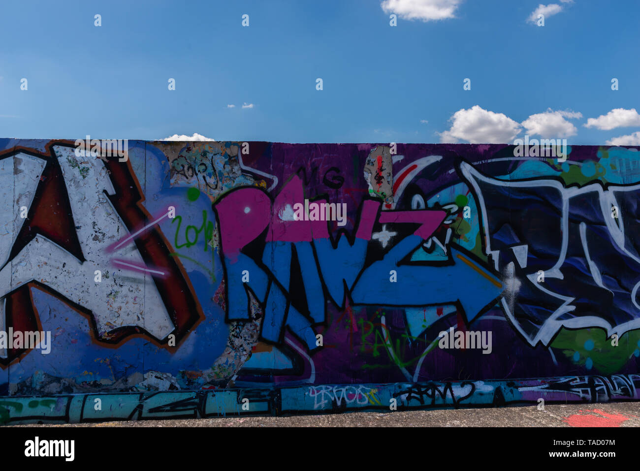 Legal graffiti wall london hi-res stock photography and images - Alamy