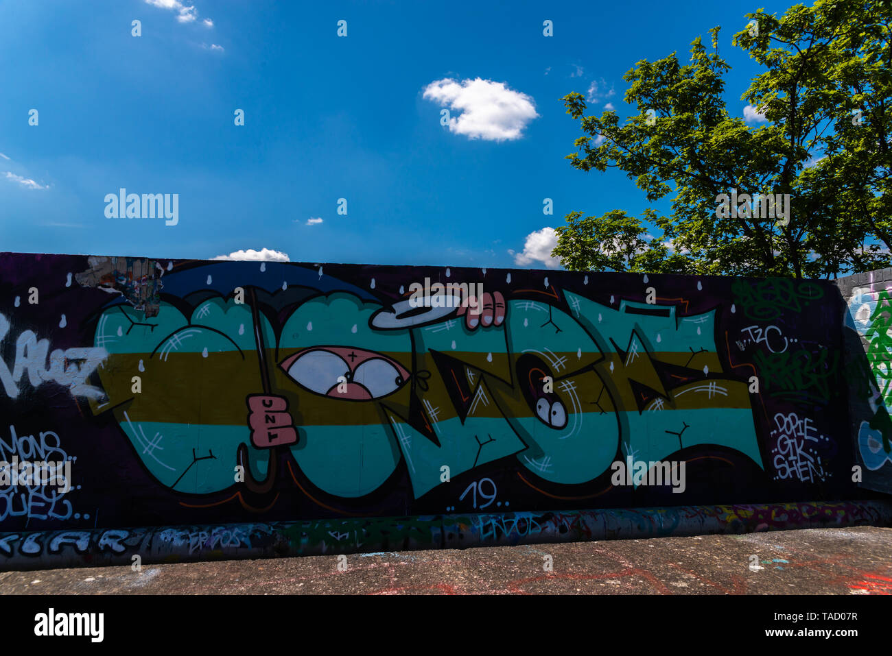 Legal graffiti wall london hi-res stock photography and images - Alamy
