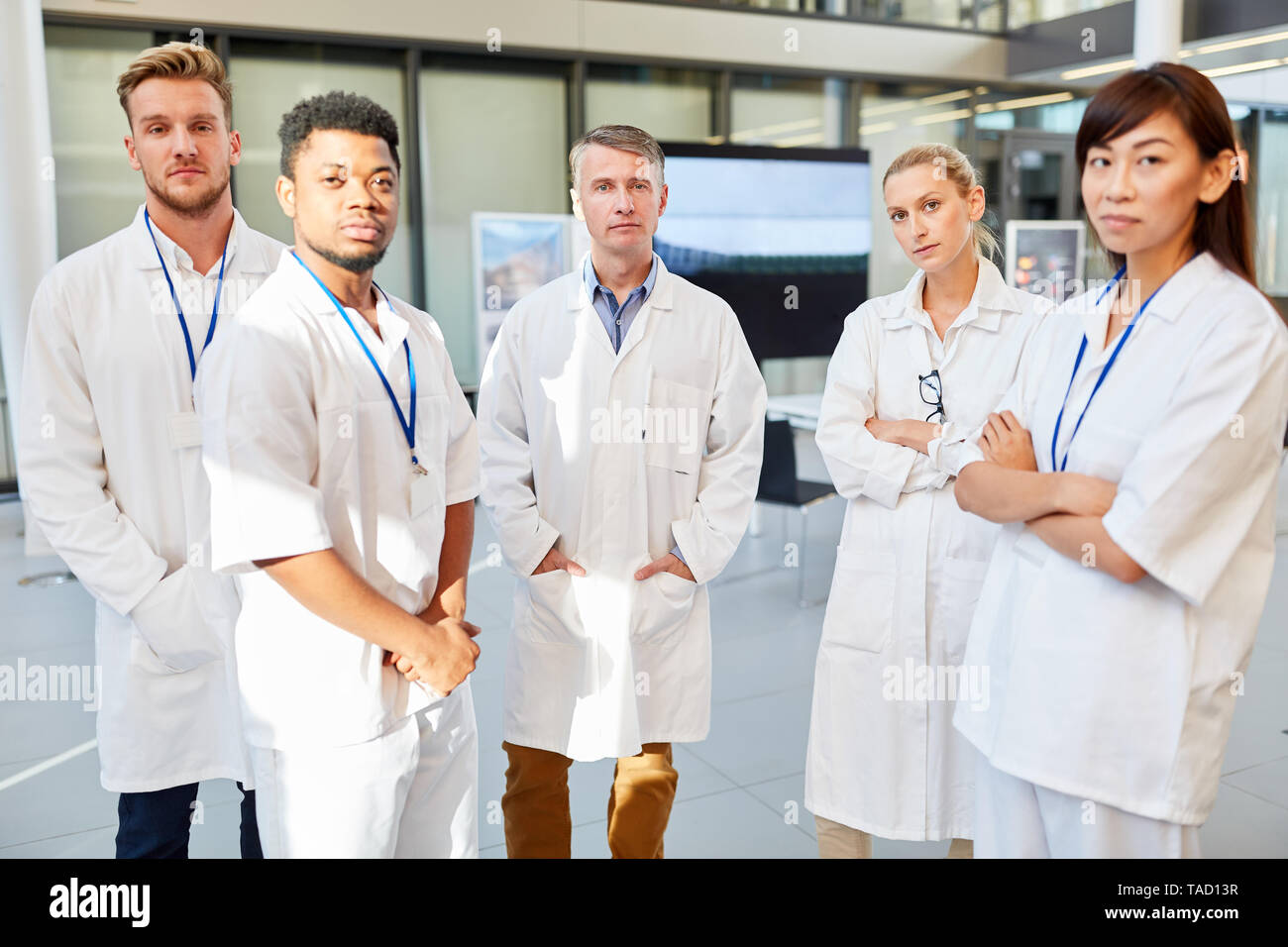 Multicultural medical staff hi-res stock photography and images - Alamy