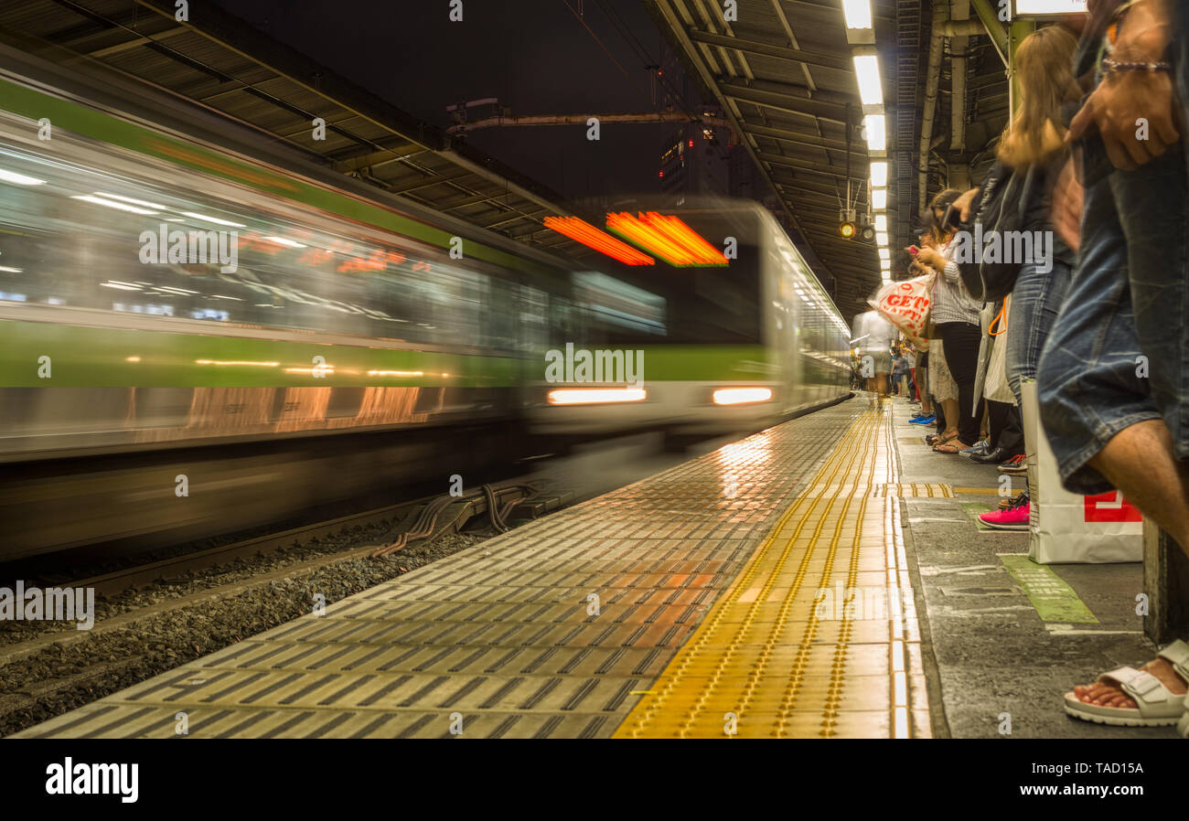 Subway platform at Japan metro station Stock Photo - Alamy