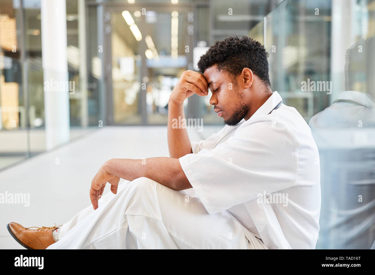 Hospital overwork hi-res stock photography and images - Alamy