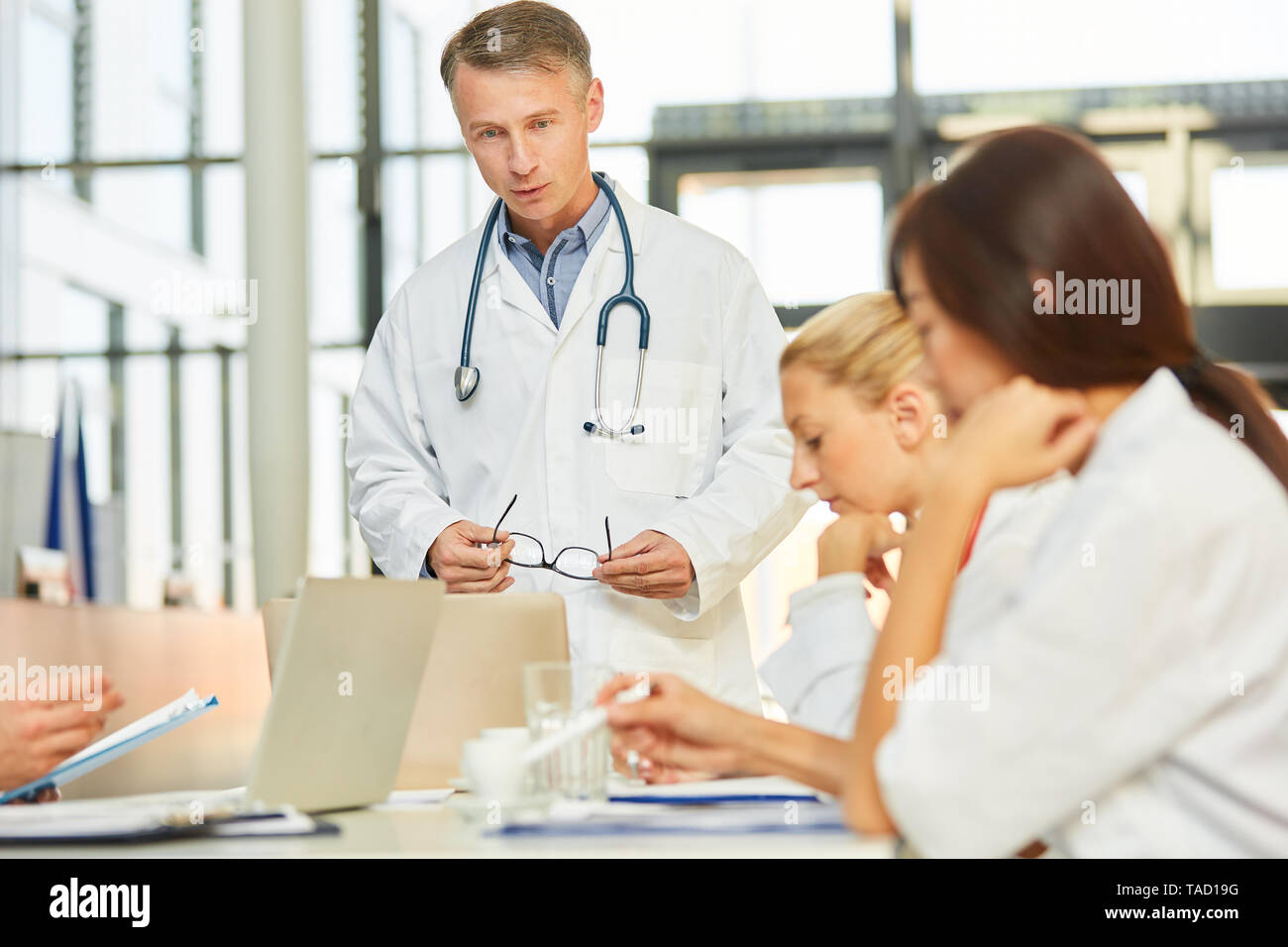 Woman speaker medical students hi-res stock photography and images - Alamy