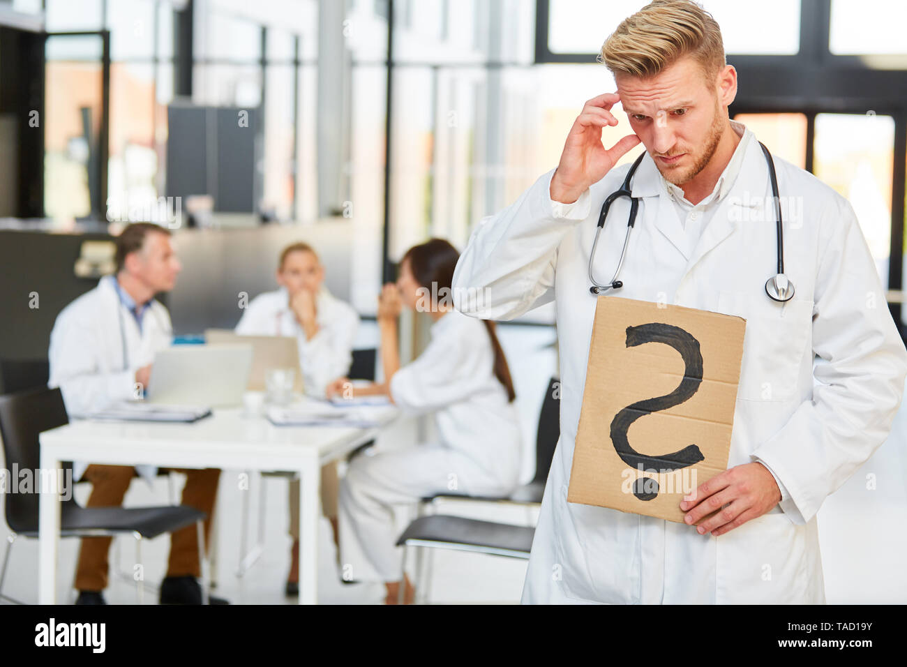 Doctor question mark hi-res stock photography and images - Alamy
