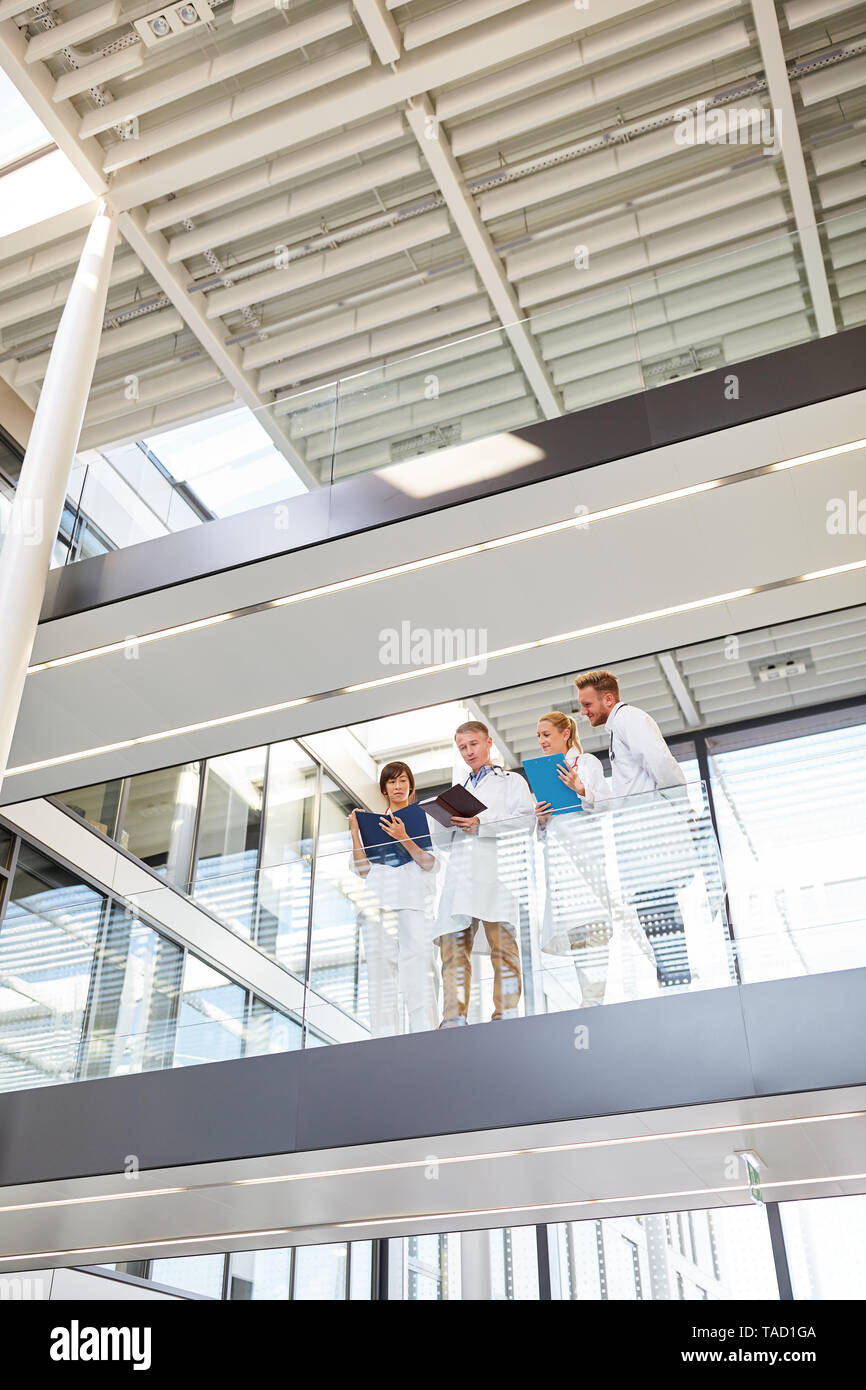 Hospital group hi-res stock photography and images - Alamy