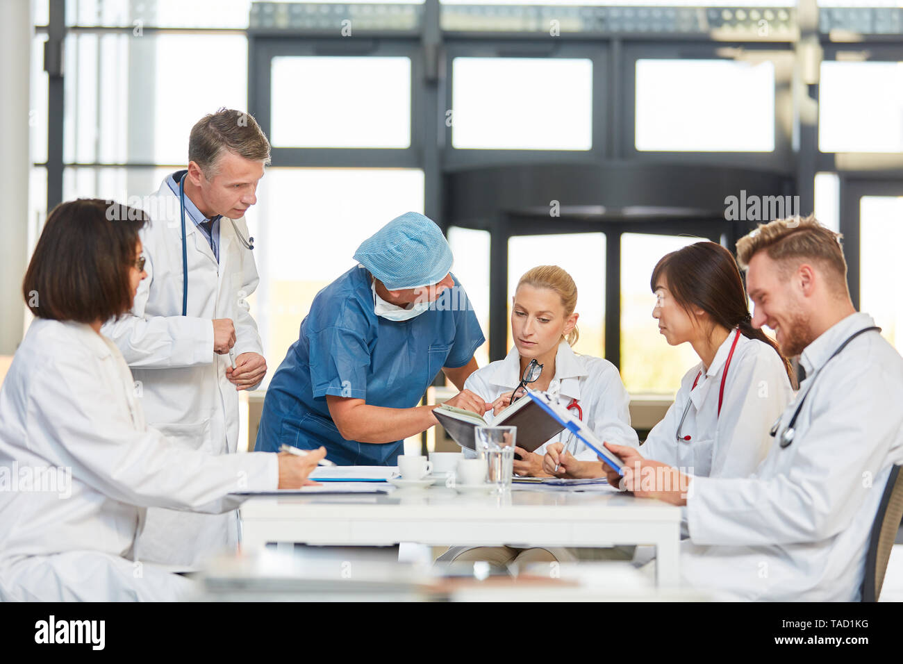 Teamwork organization hi-res stock photography and images - Alamy