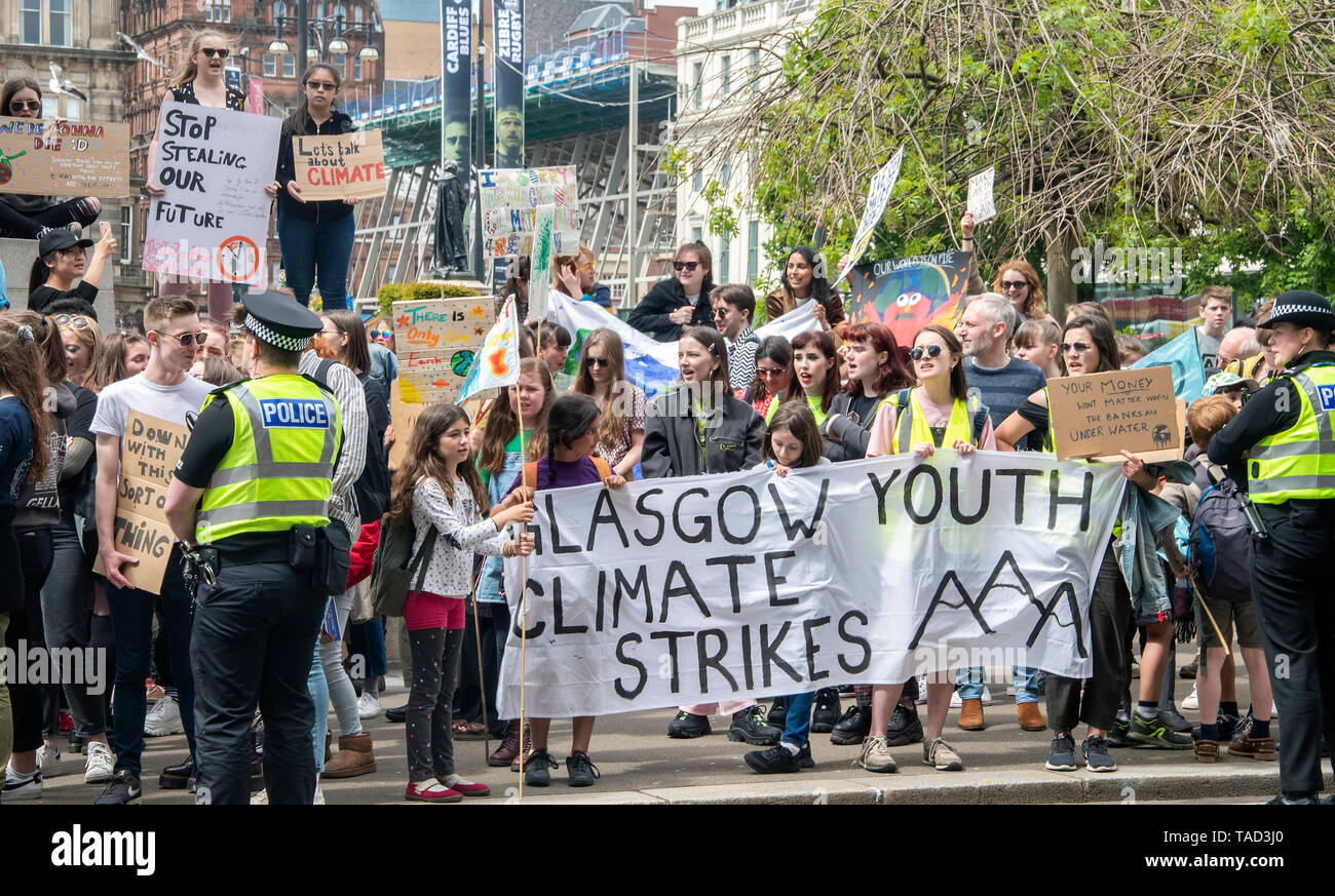 Glasgow girls campaign hi-res stock photography and images - Alamy