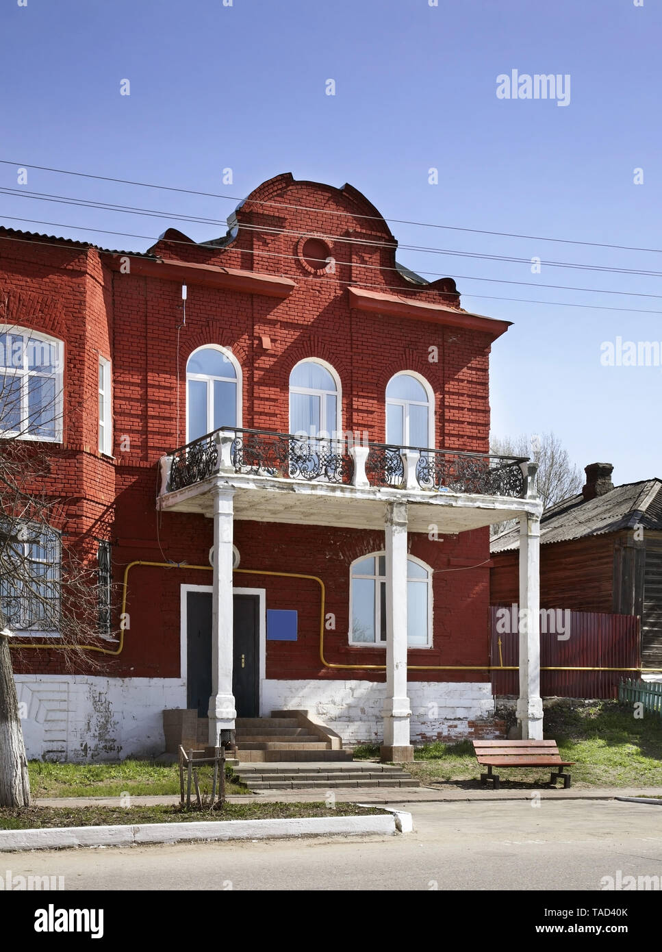 House on embankment hi-res stock photography and images - Alamy