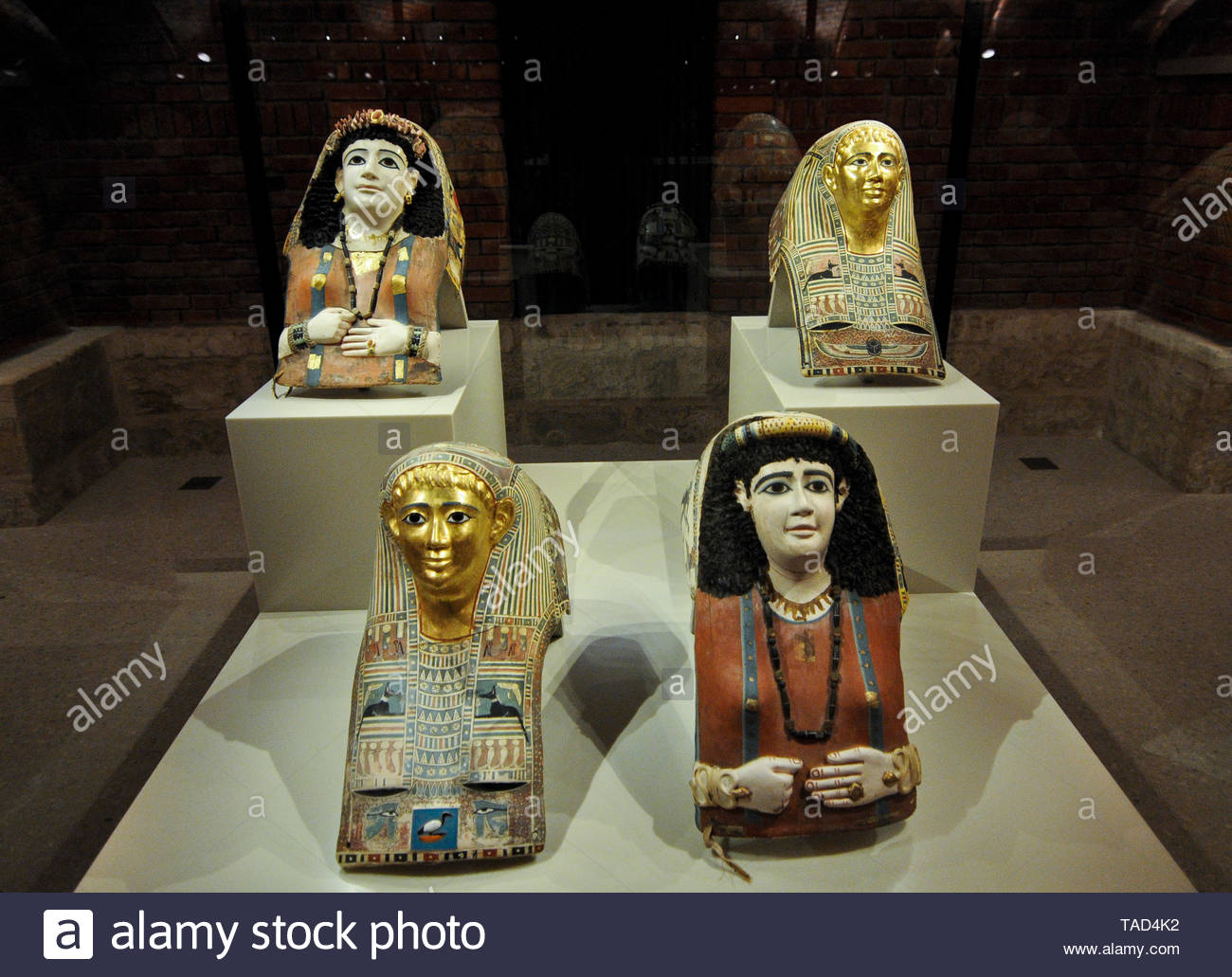 Ancient egyptian statues hi-res stock photography and images - Alamy