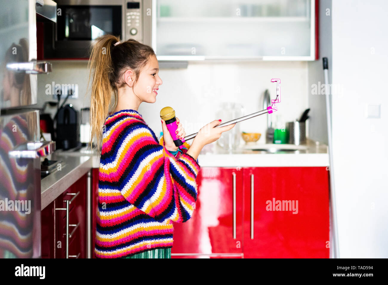 Sharing microphone hi-res stock photography and images - Alamy