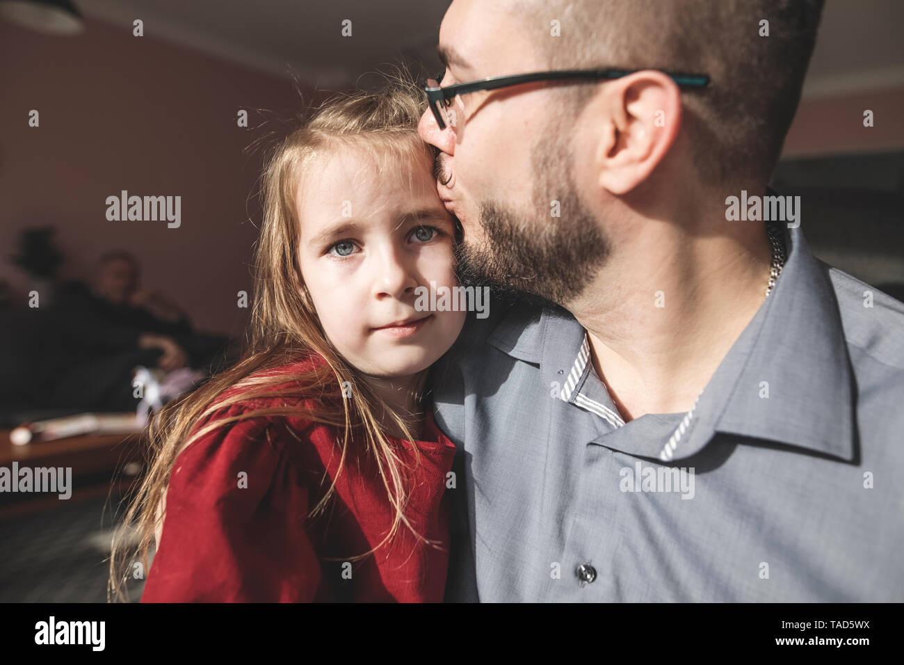 Father daughter home father kissing hi-res stock photography and images - Alamy