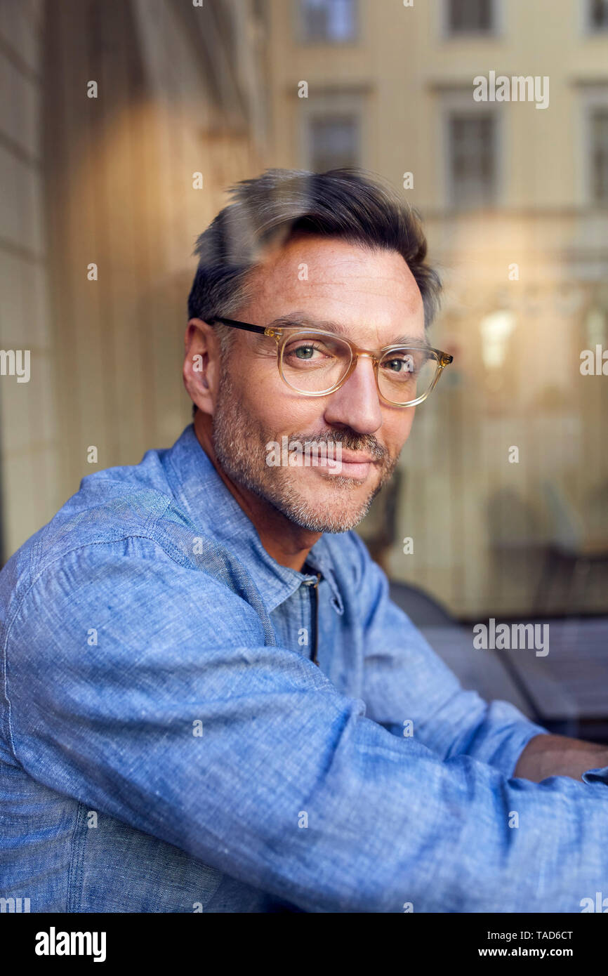 Portrait smiling businessman beard wearing glasses hi-res stock photography and images - Alamy