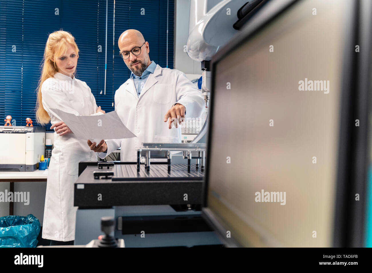 Two men wearing lab coats hi-res stock photography and images - Alamy