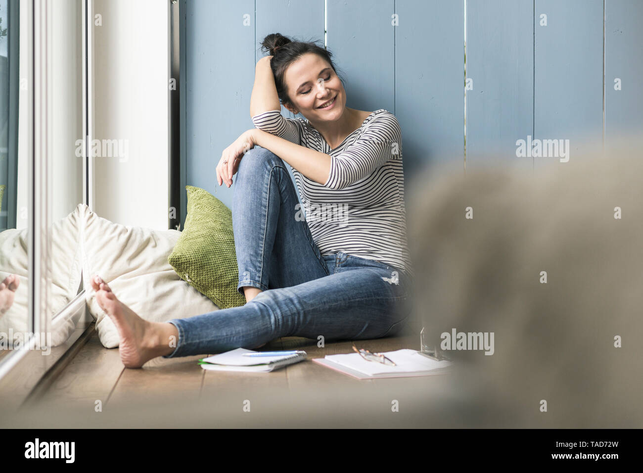 Relaxed woman hi-res stock photography and images - Alamy