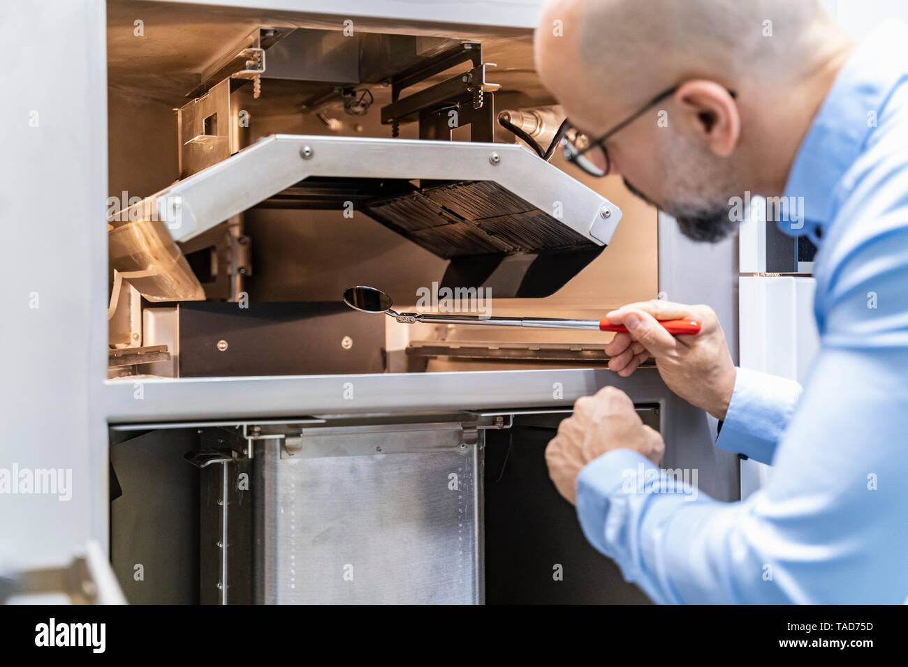 3d man mirror hi-res stock photography and images - Alamy