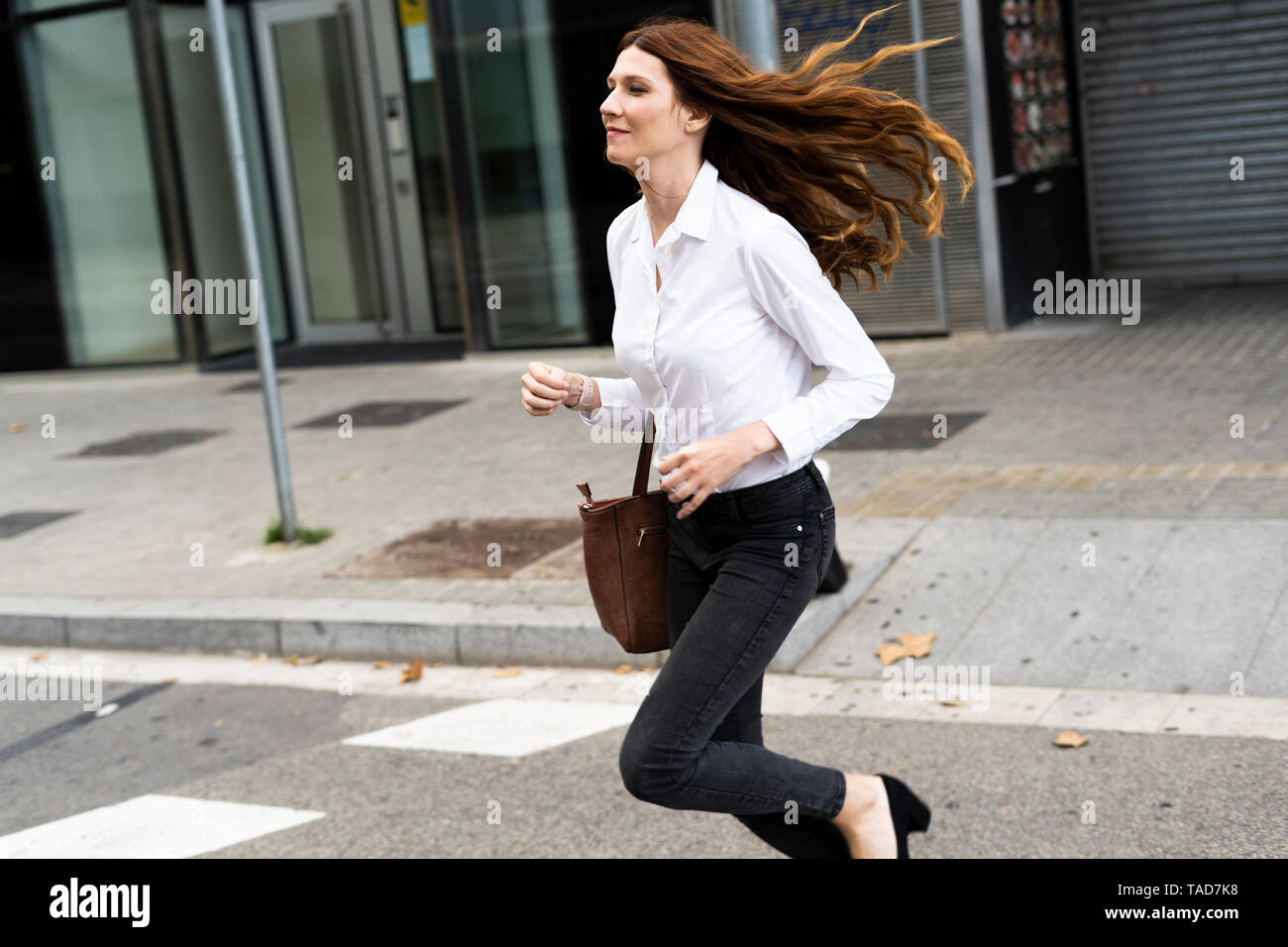 Running businesswoman hi-res stock photography and images - Alamy