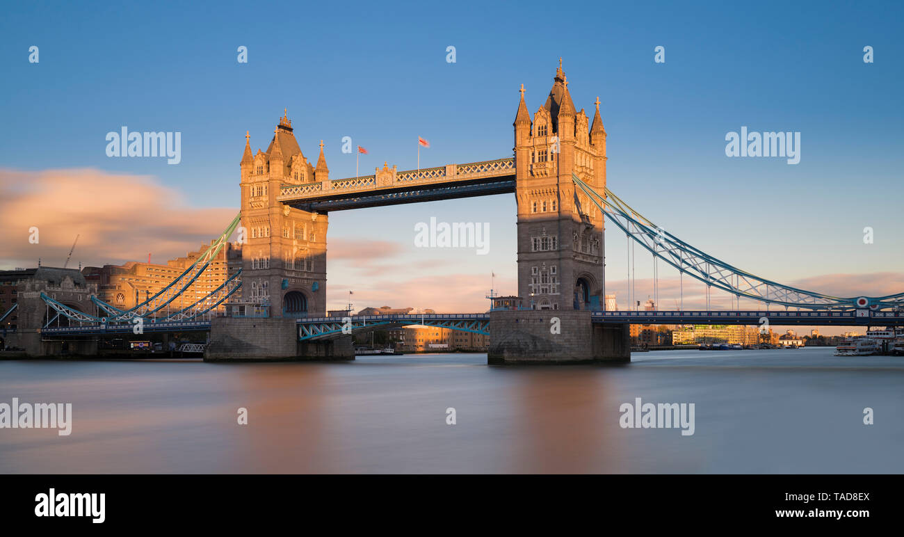 London bridge in the sun hi-res stock photography and images - Alamy