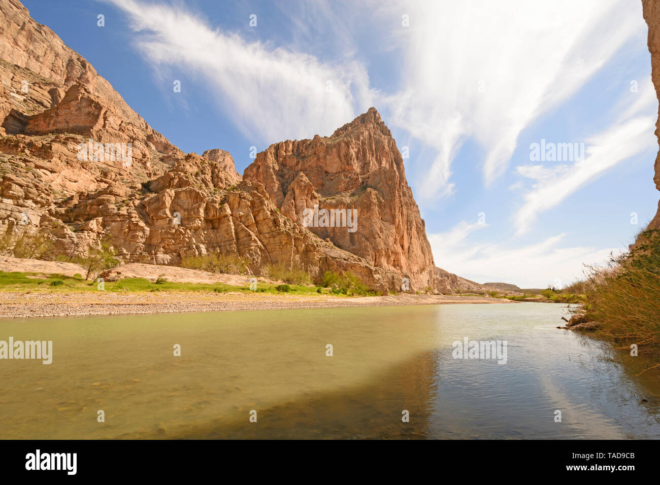 Looking out across the Rio Grande River in Boquillas Canyon in Big Bend ...