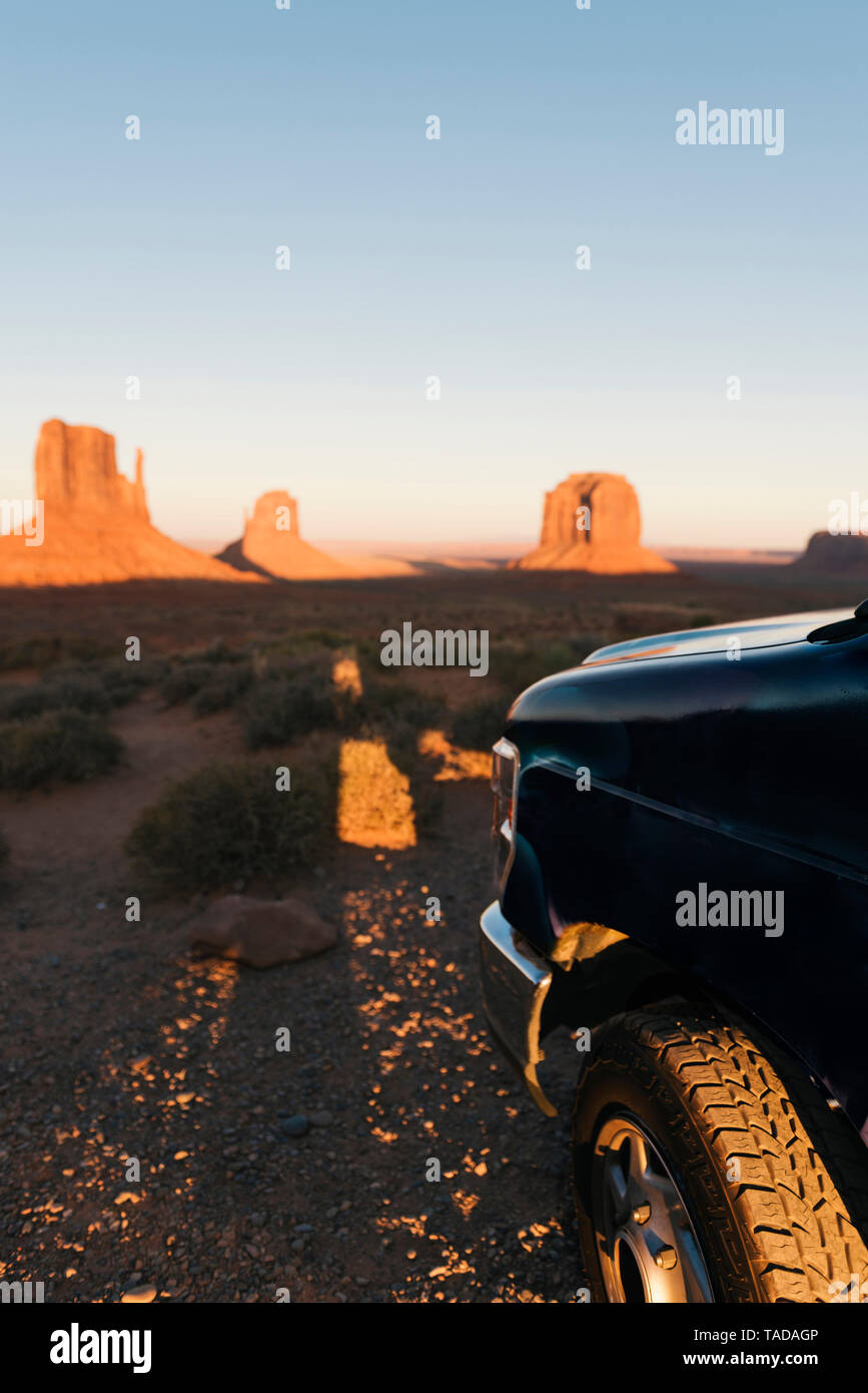 Jeep sunset hi-res stock photography and images - Alamy