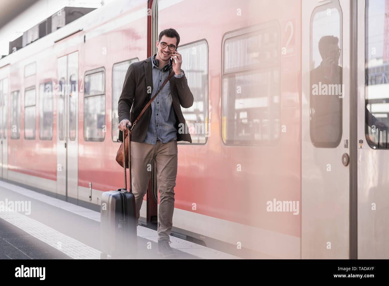 Commuter platform hi-res stock photography and images - Alamy