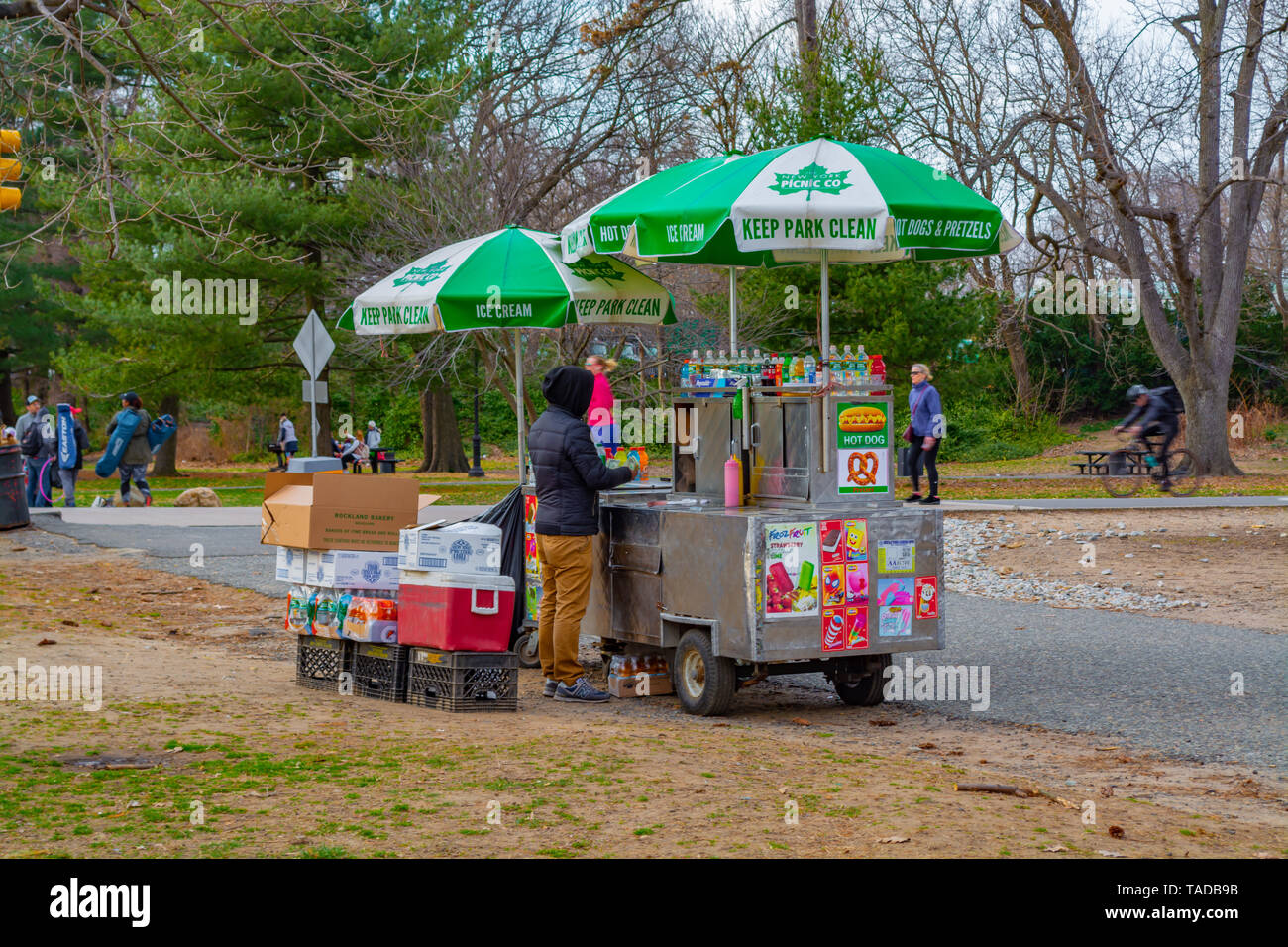 Park food kiosk hi-res stock photography and images - Alamy