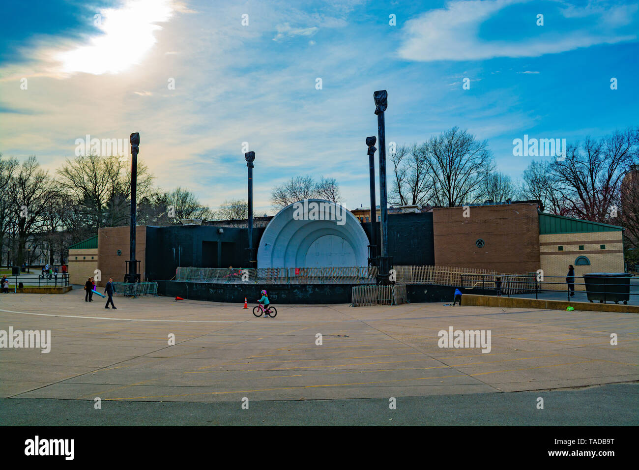 Outdoor stage performance hi-res stock photography and images - Alamy