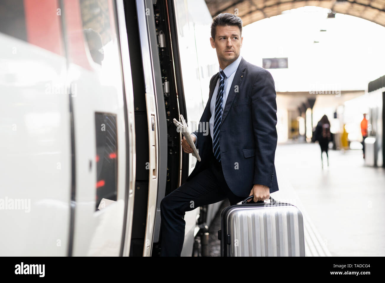 People getting on train hi-res stock photography and images - Alamy