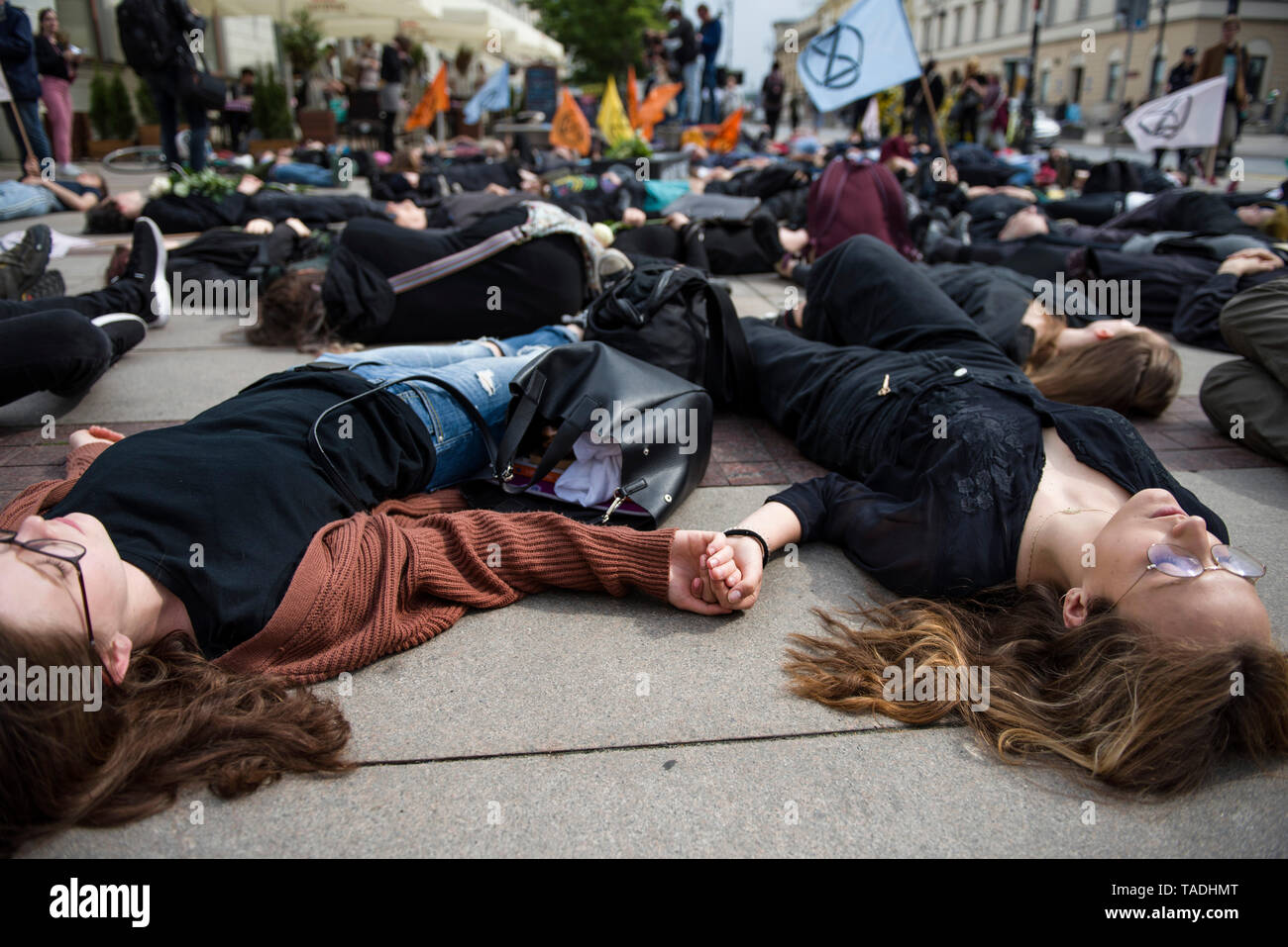 Pretending dead hi-res stock photography and images - Alamy