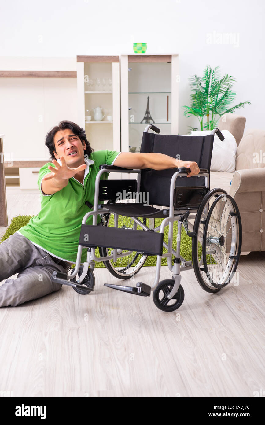 Fall falling wheelchair disabled hi-res stock photography and images ...