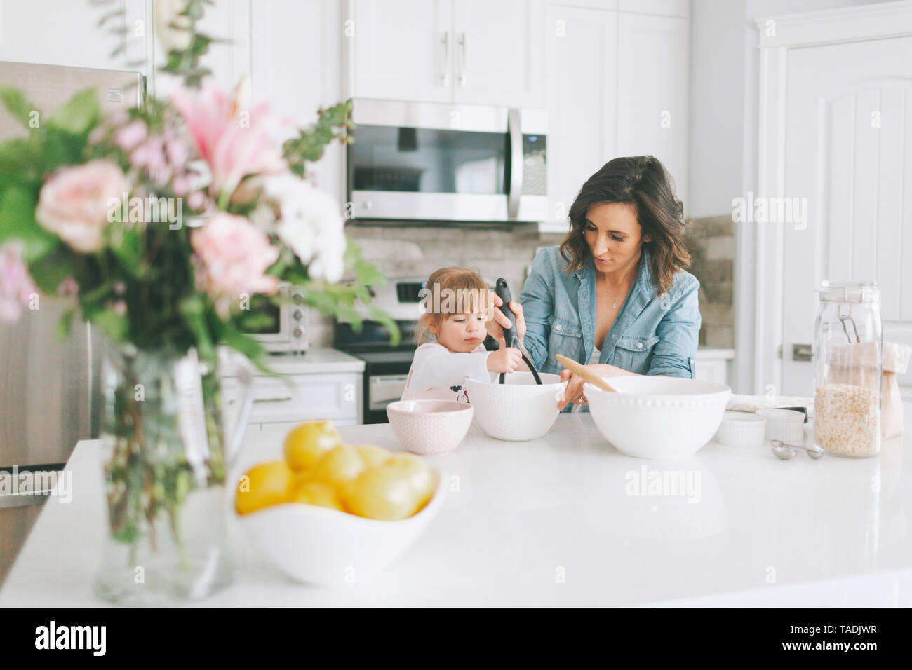 Mother and daughter making a cake together Stock Photo - Alamy