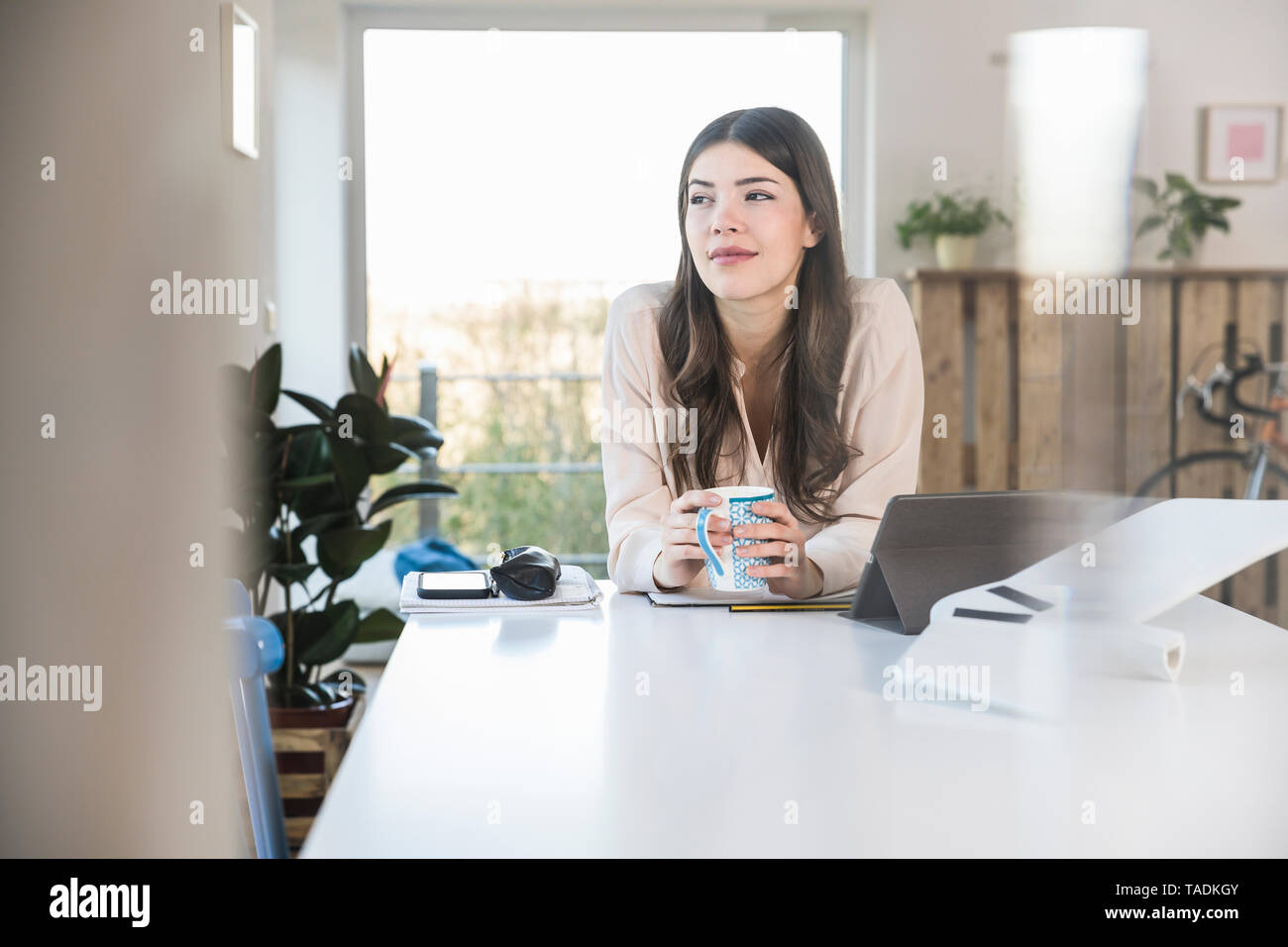 Table thinking hi-res stock photography and images - Alamy