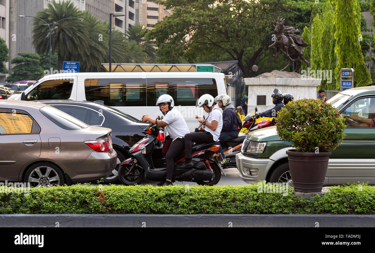 Traffic intersection city manila hi-res stock photography and images ...