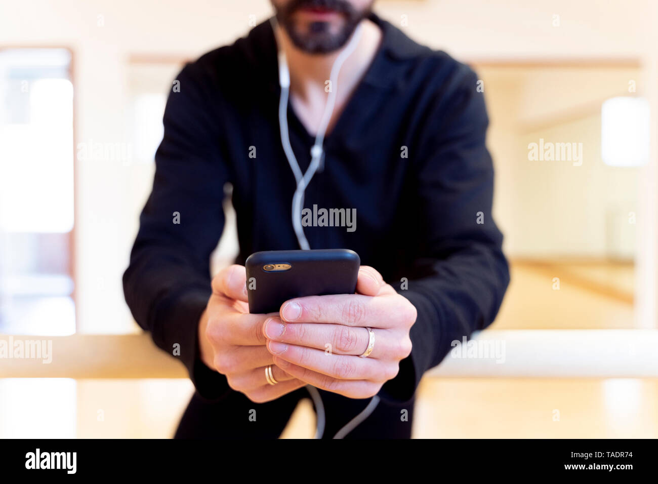 Leaning in dance hi-res stock photography and images - Alamy