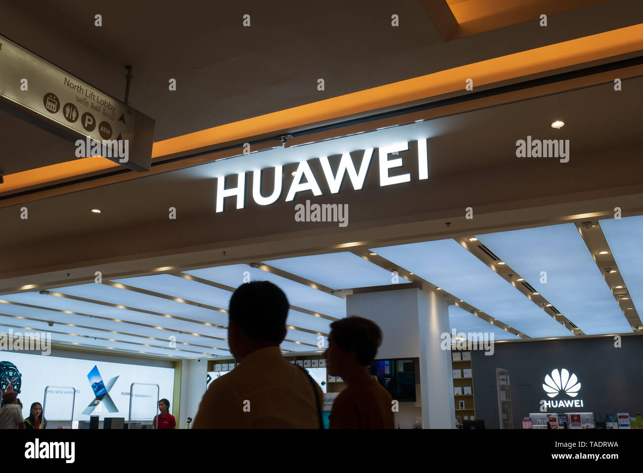 Huawei logo hi-res stock photography and images - Alamy