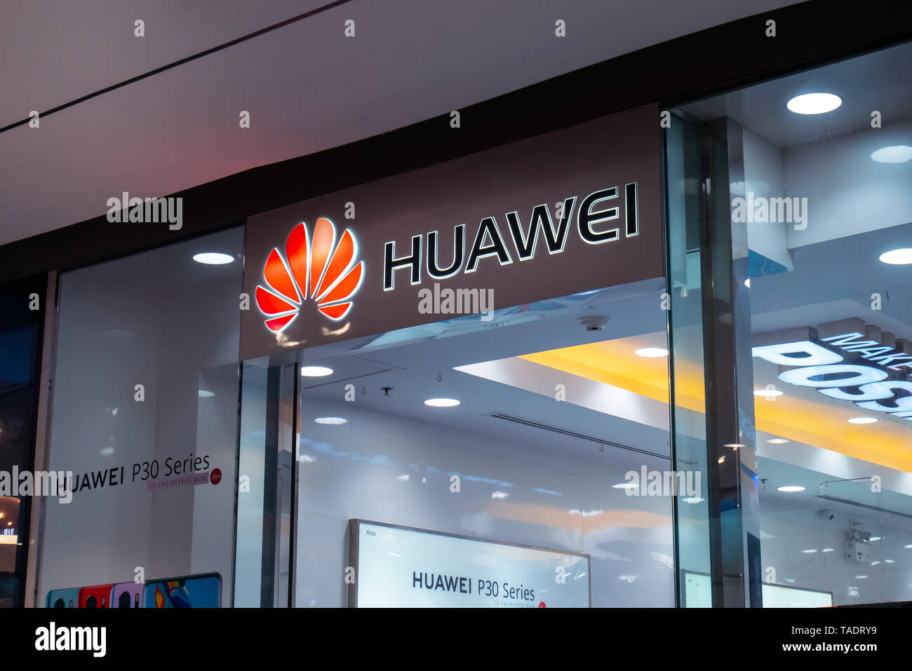 Huawei shop hi-res stock photography and images - Alamy