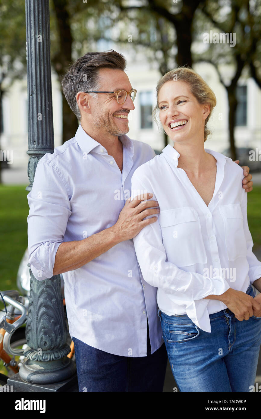 Happy couple embracing in the city Stock Photo - Alamy
