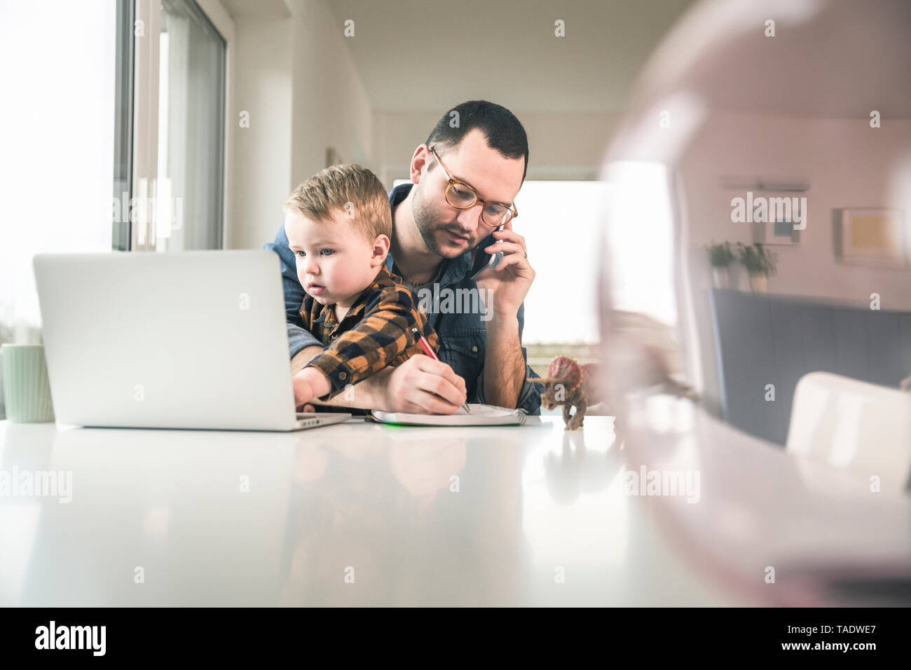 Busy people in office hi-res stock photography and images - Alamy