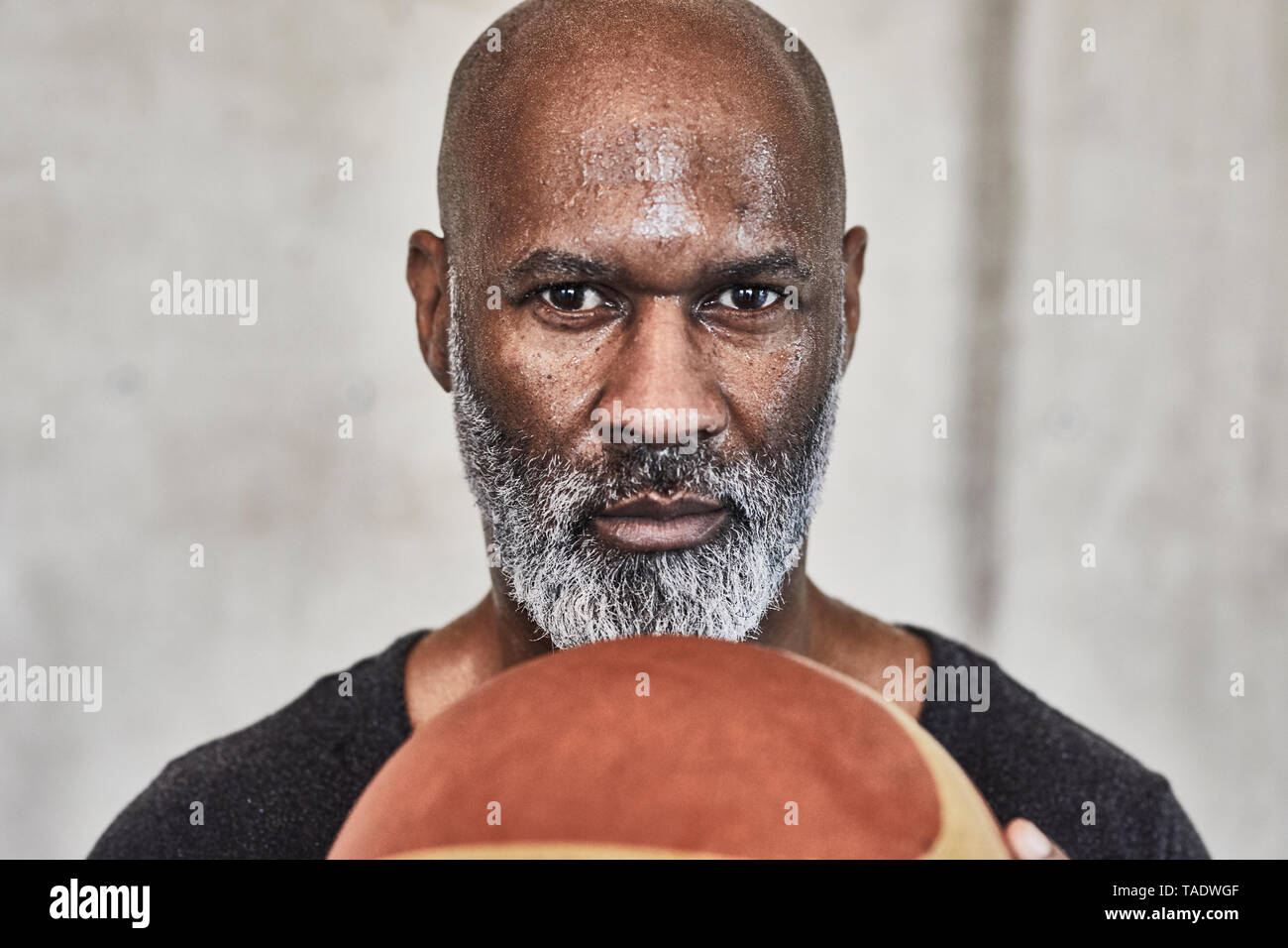 African man serious portrait hi-res stock photography and images - Alamy