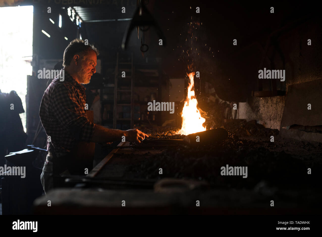 Old man in his business in workshop hi-res stock photography and images ...