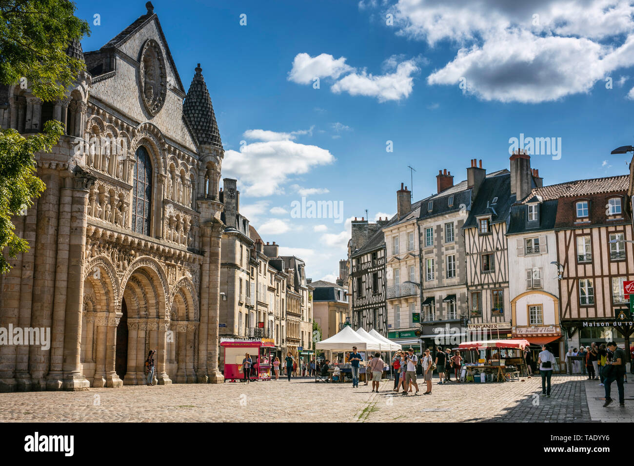 Poitiers notre dame hi-res stock photography and images - Alamy