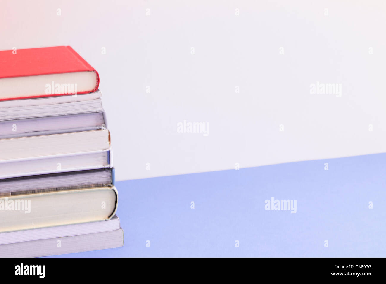Stack of books hi-res stock photography and images - Alamy