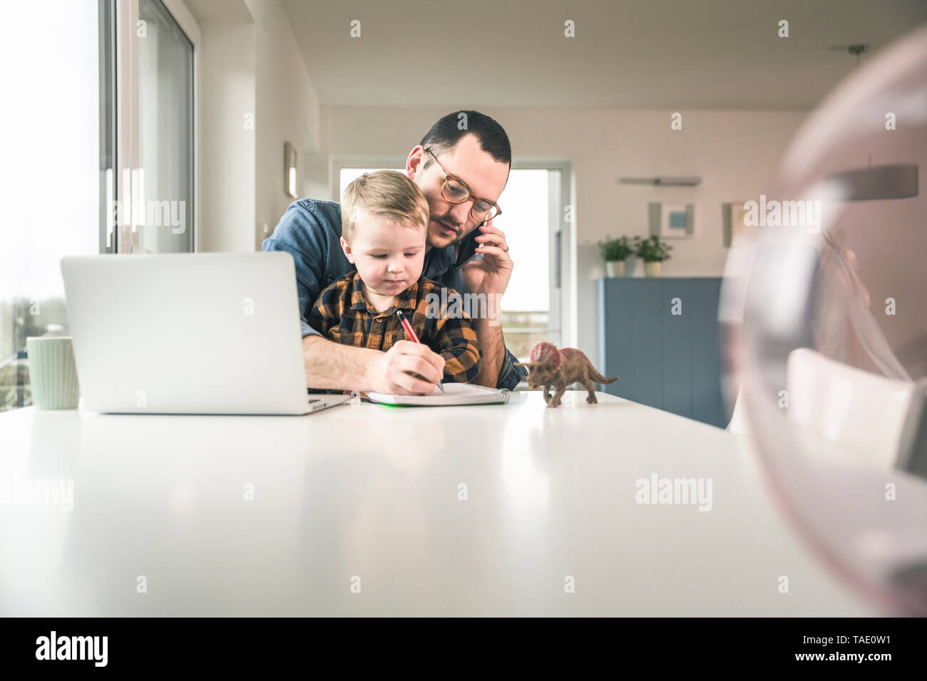 Busy people in office hi-res stock photography and images - Alamy