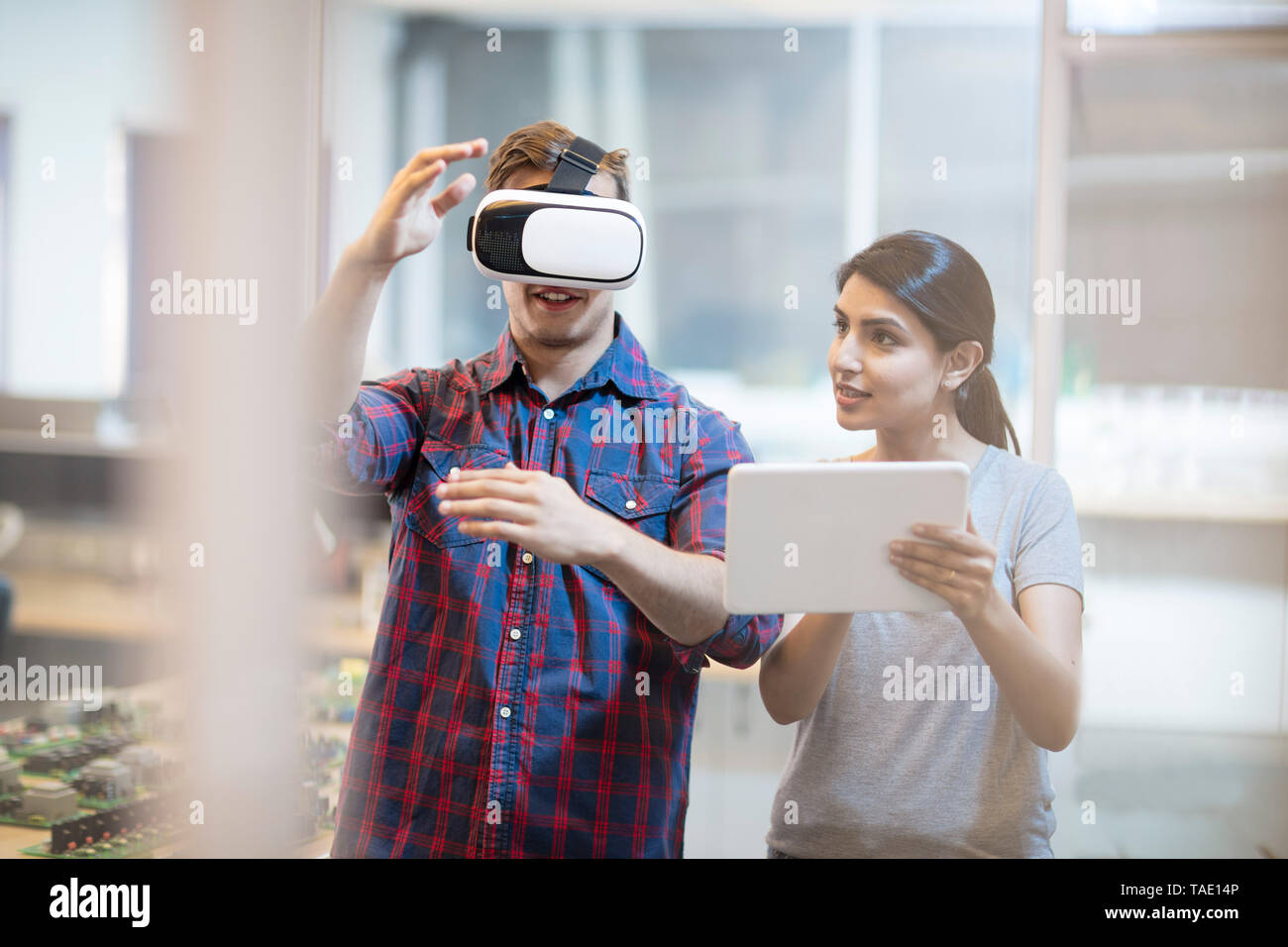 Technician using vr headset hi-res stock photography and images - Alamy