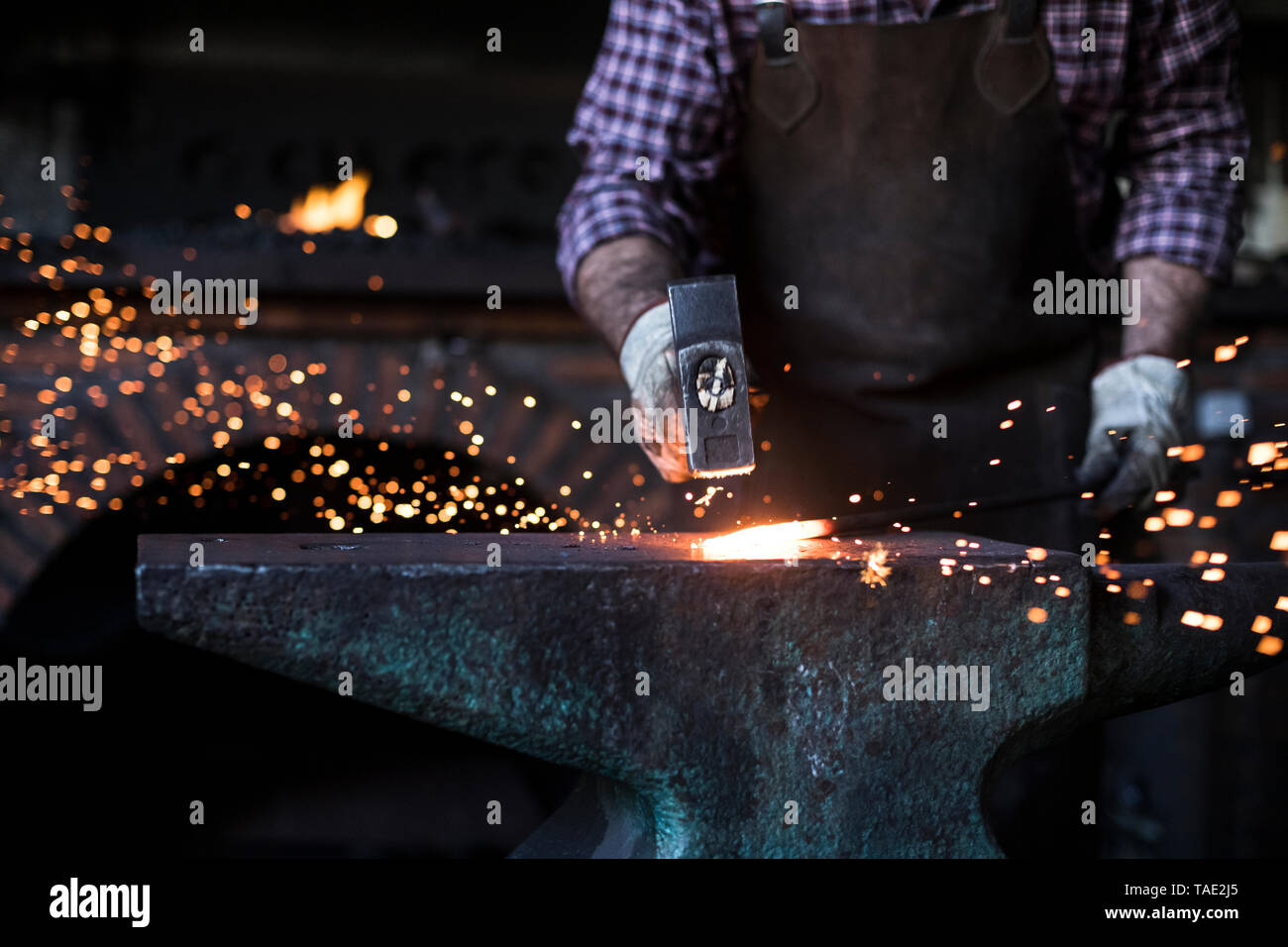 Craftsman blacksmith hammer in workshop hi-res stock photography and ...