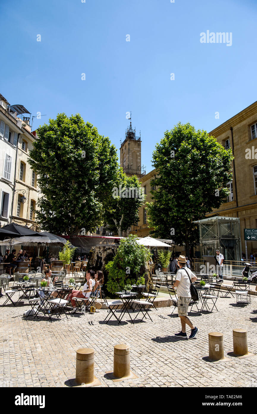 Aix-en-Provence (south-eastern France): Òplace des CardeursÓ square in ...