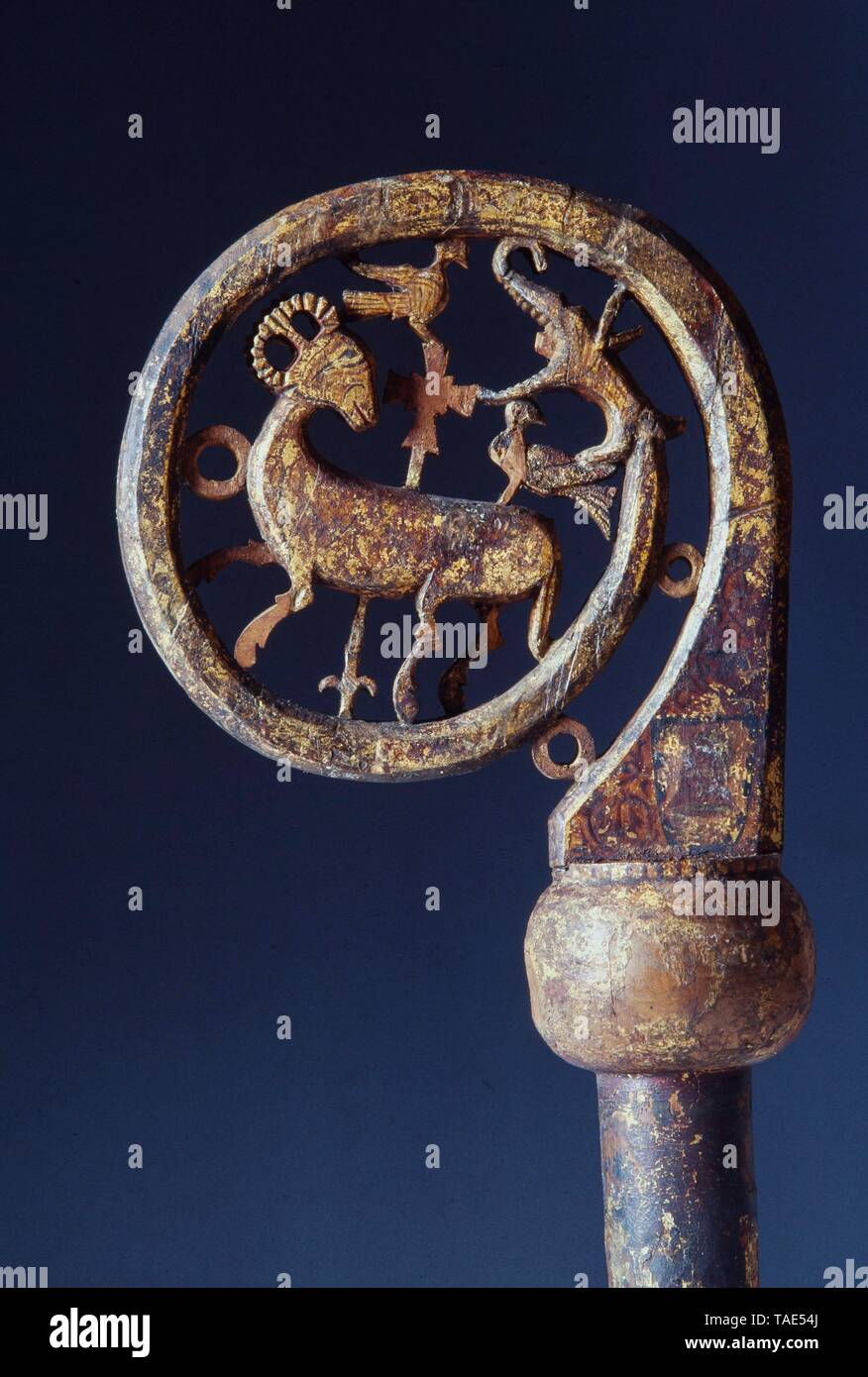 Báculo del abad Clasqueri, madera policromada, siglo XIII, procedente ...