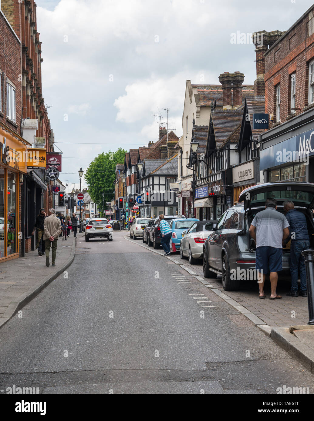 Shops shopping shoppers high street rickmansworth town centre do hi-res ...