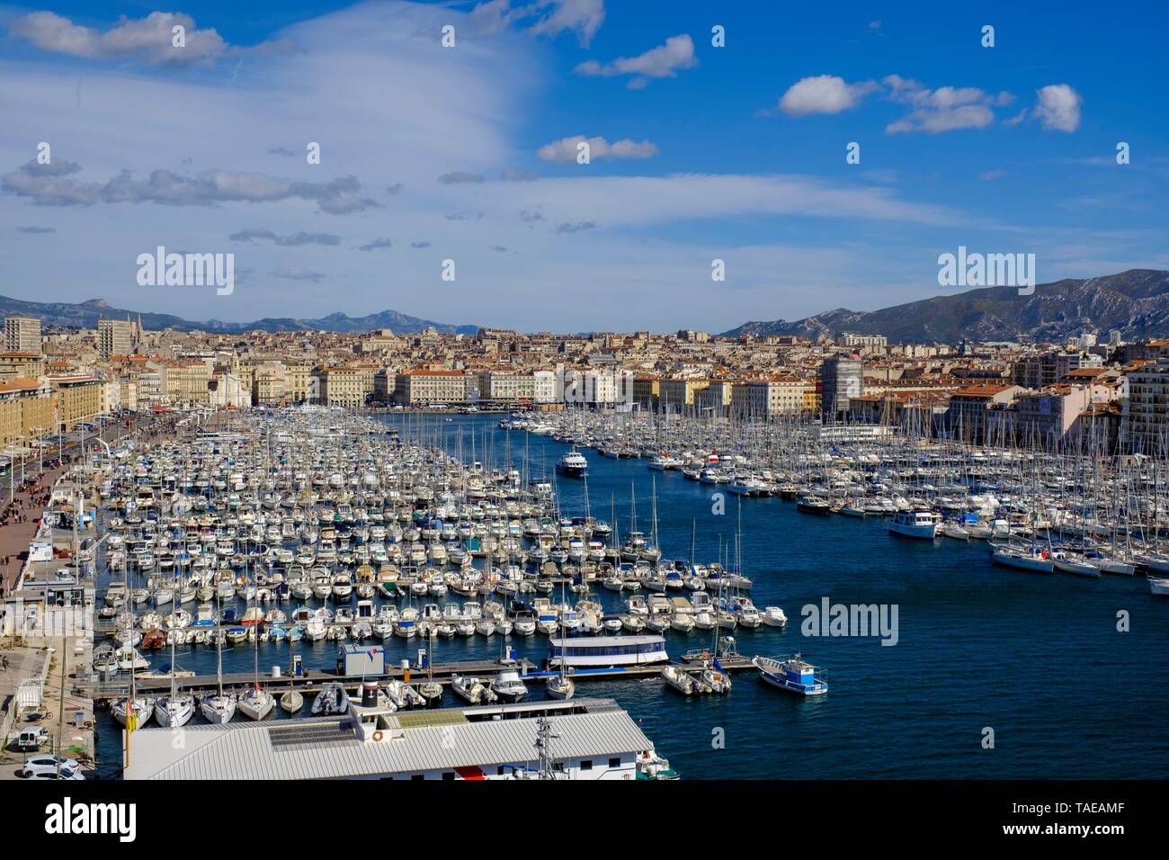 Town view, Old harbour with many boats, Vieux Port, Old Town, Marseille ...
