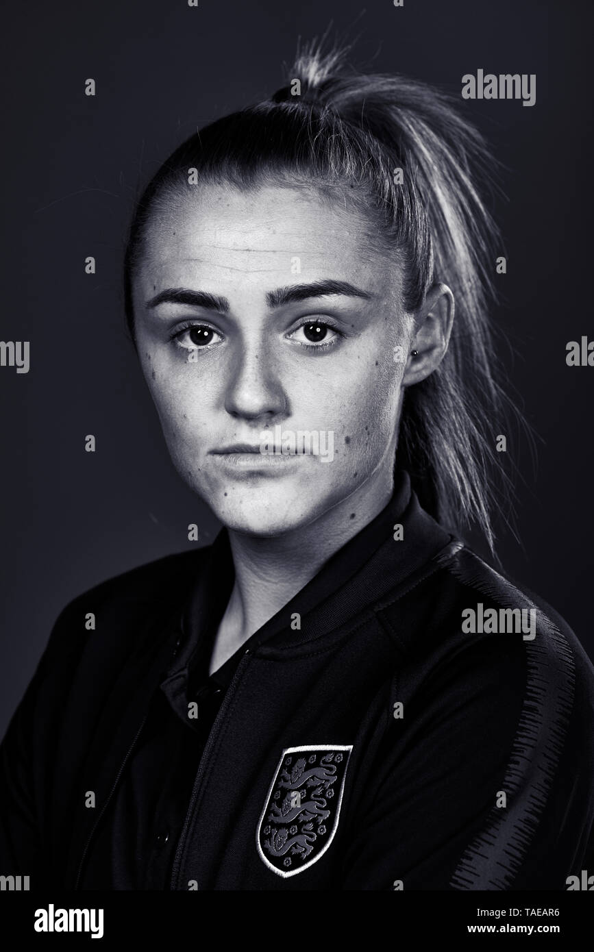 England womens georgia stanway poses for hi-res stock photography and ...