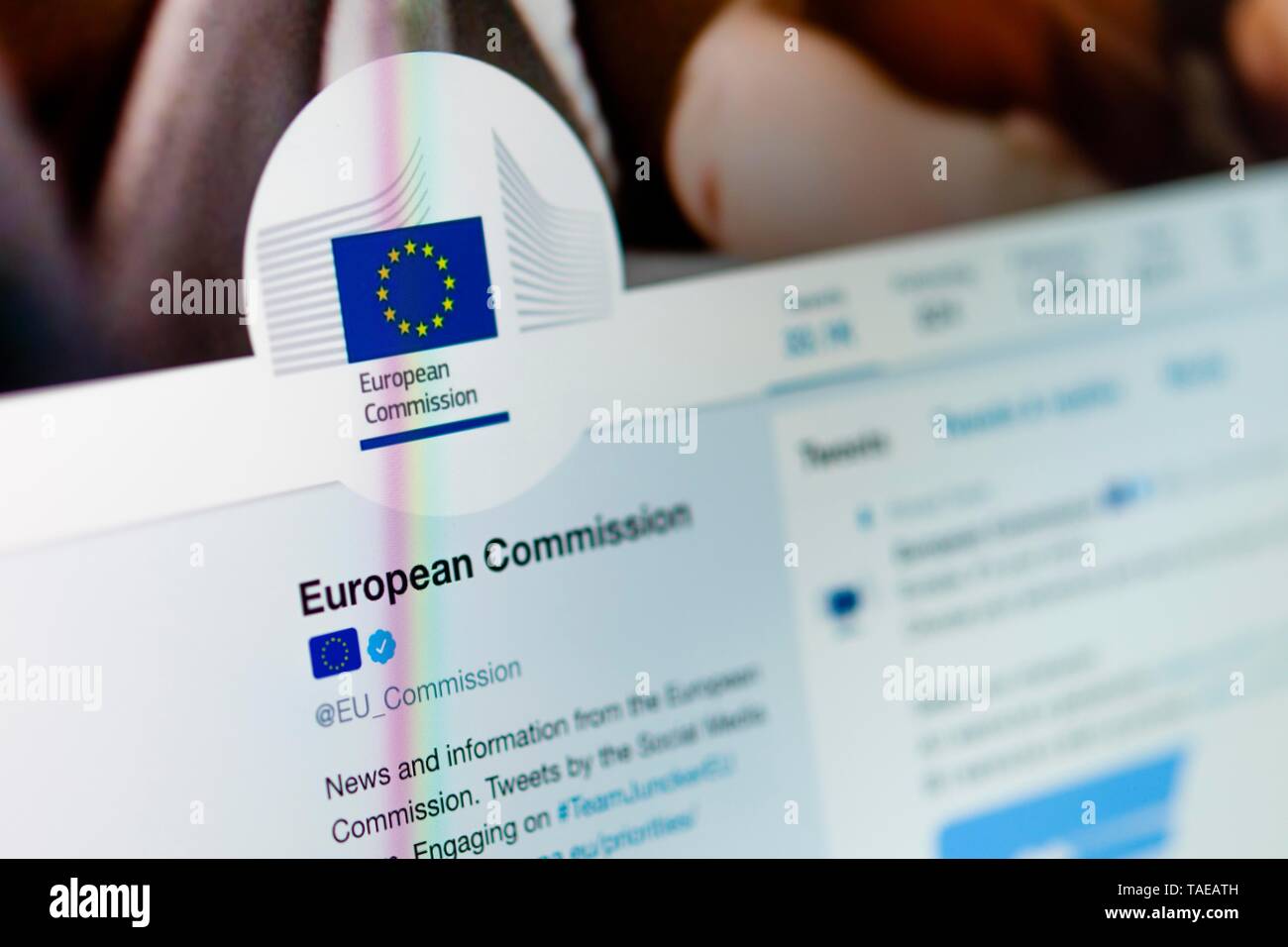 European commission twitter page hi-res stock photography and images ...