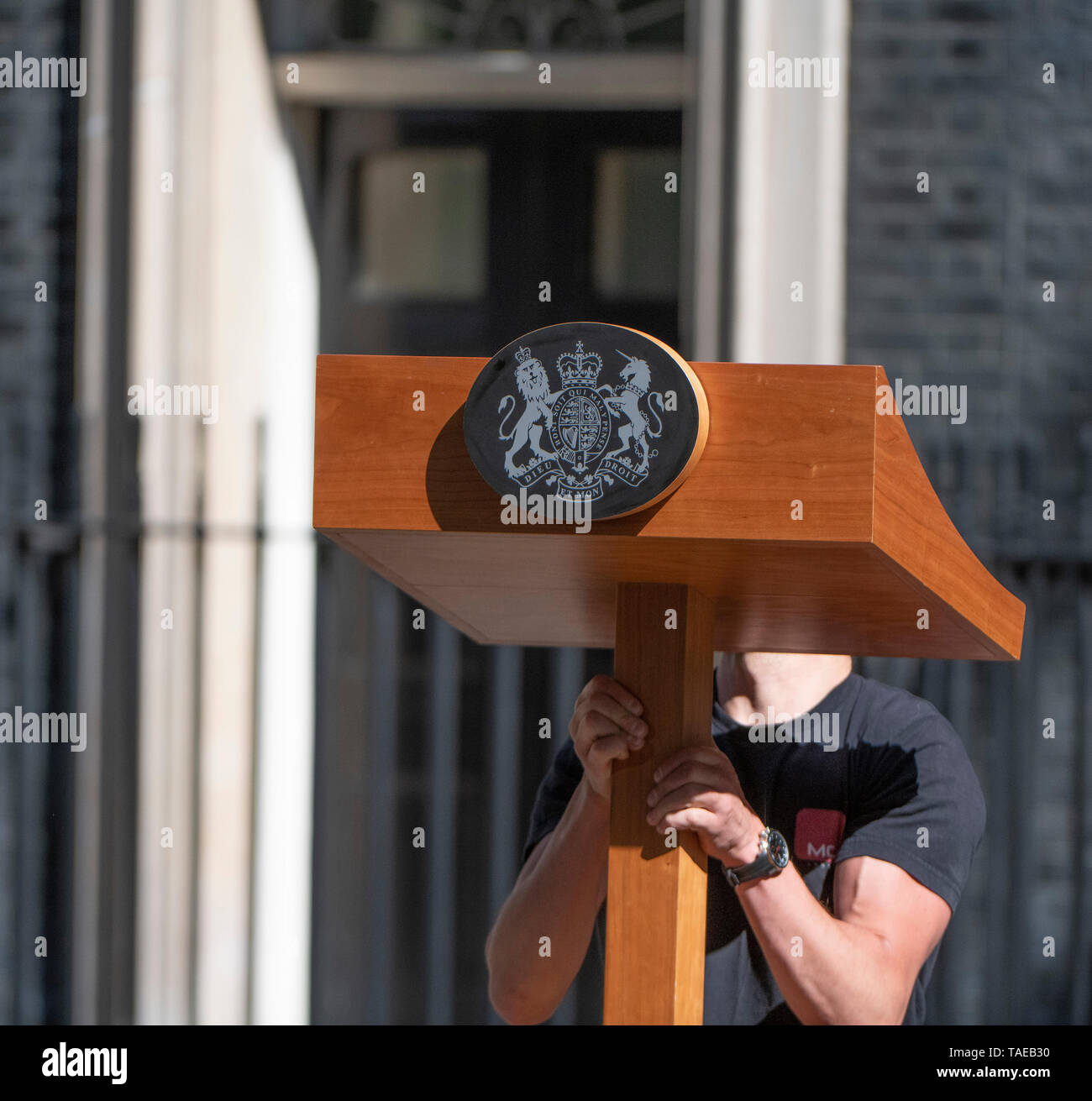 Lectern 10 downing street hi-res stock photography and images - Alamy